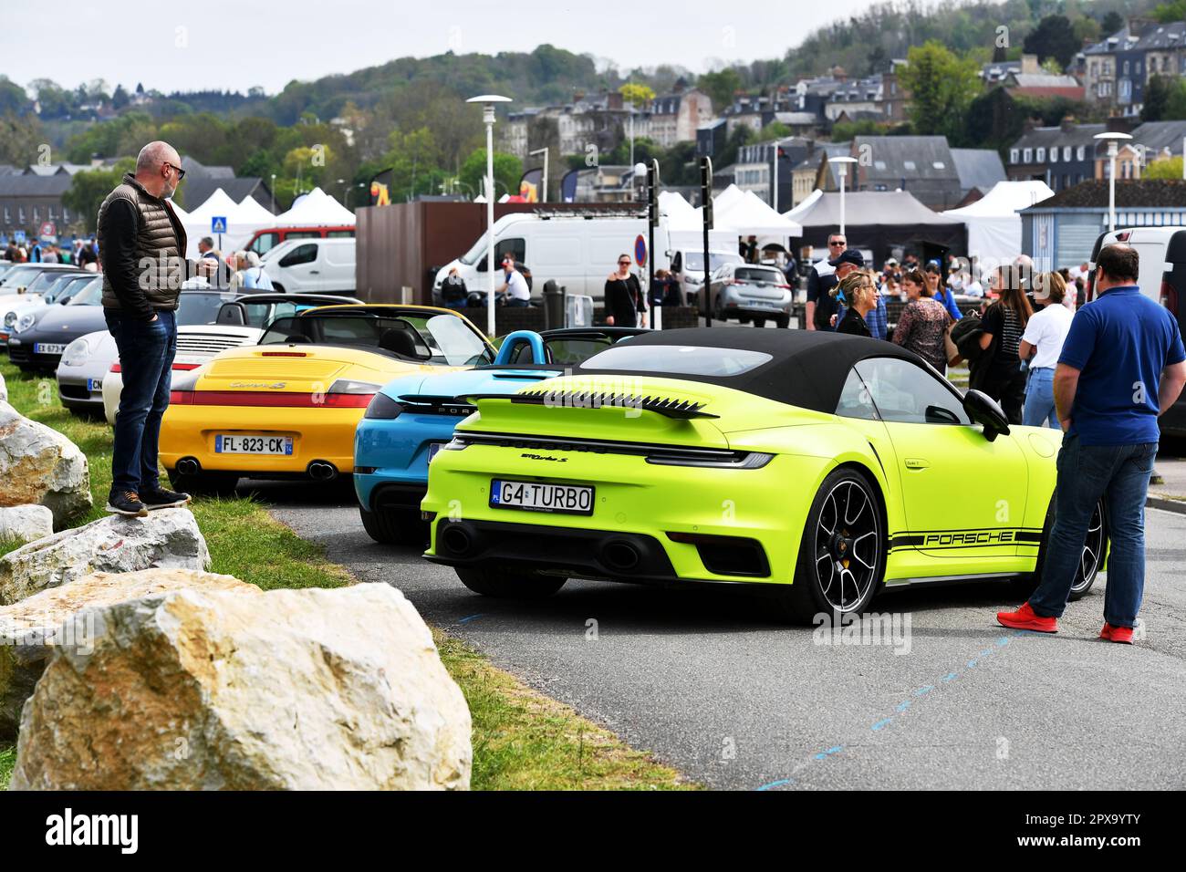 The Porsche'Color meeting on the promenade of the popular seaside ...
