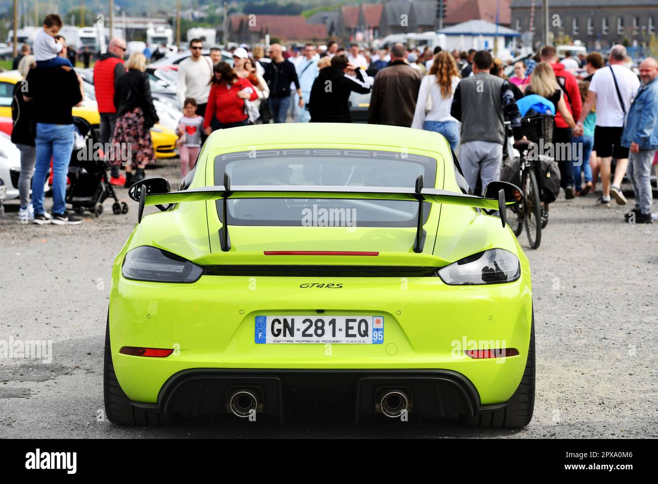 The Porsche'Color meeting on the promenade of the popular seaside ...
