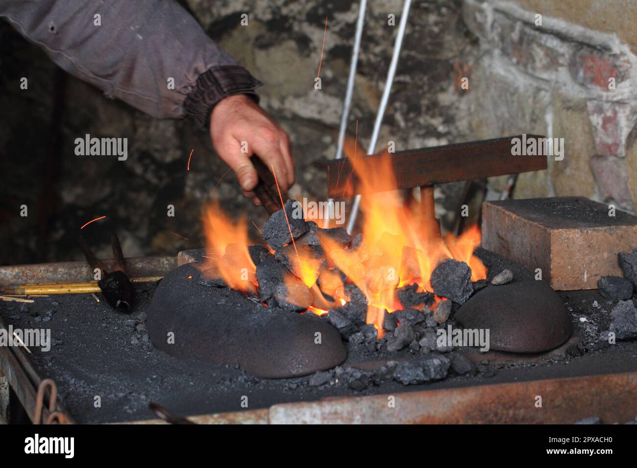 Traditional smithery hi-res stock photography and images - Alamy