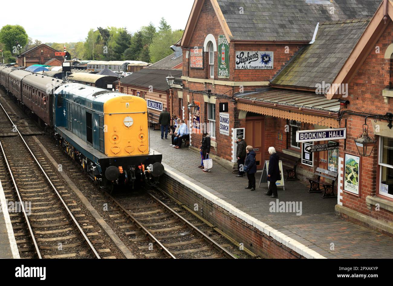 British rail class 20 diesel-electric locomotive arriving at Bewdley ...