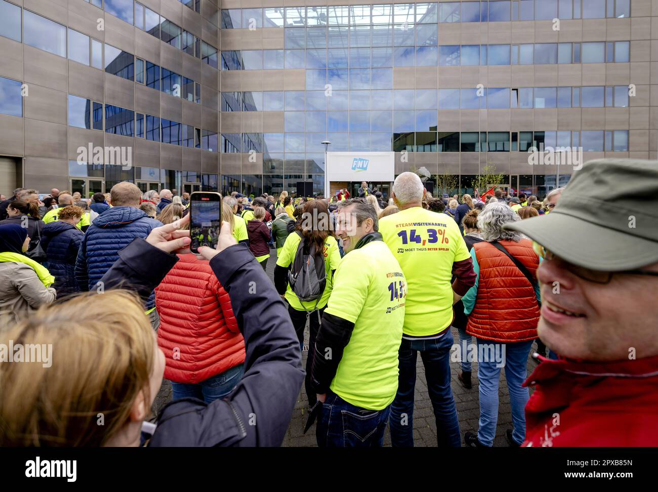 Loonsverhoging hi-res stock photography and images - Alamy