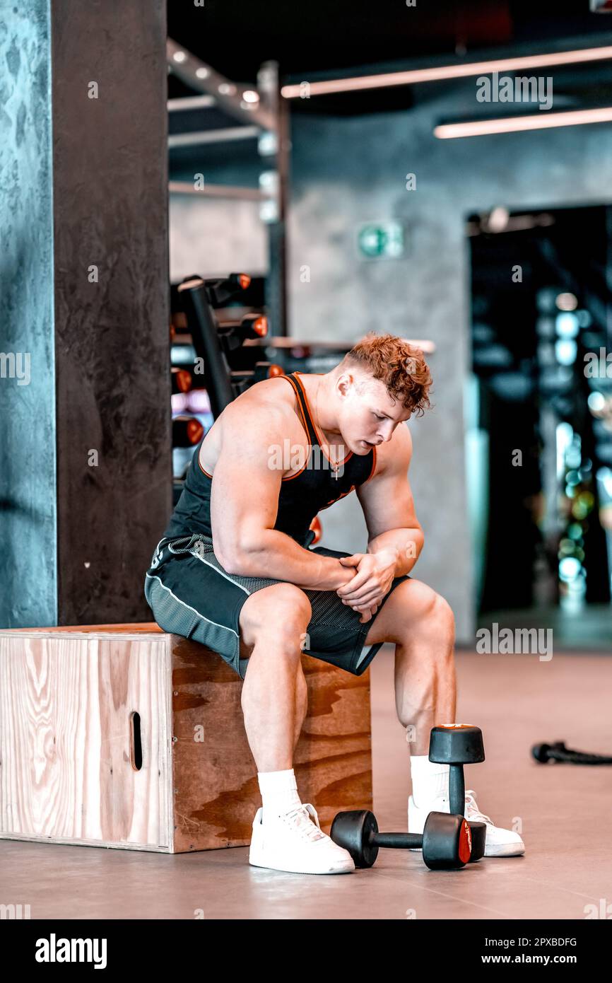 Bodybuilder resting between exercises hi-res stock photography and images - Alamy