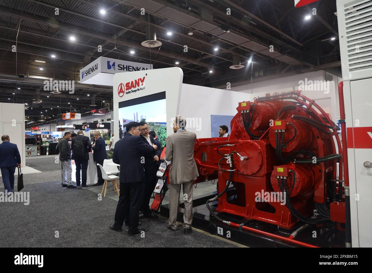 (230502) -- HOUSTON, May 2, 2023 (Xinhua) -- Staff members of the ...