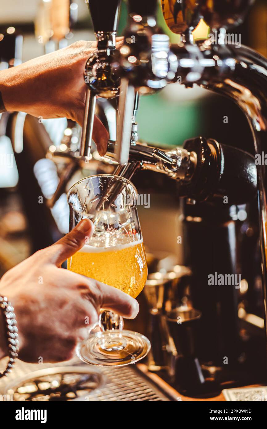 Beer from tap hi-res stock photography and images - Alamy