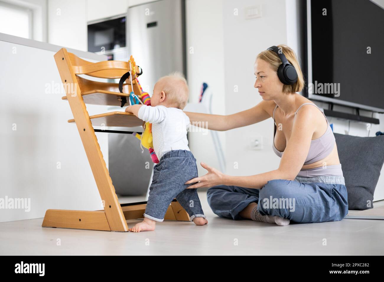 Multitasking parenthood hi-res stock photography and images - Alamy