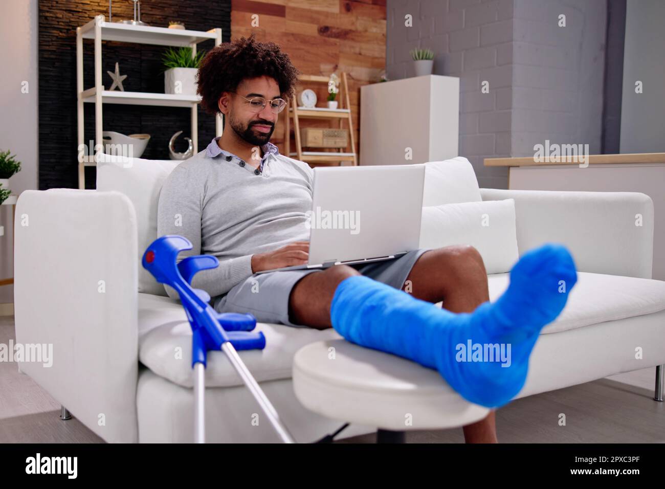 Injured Man With Broken Leg In Cast Stock Photo - Alamy