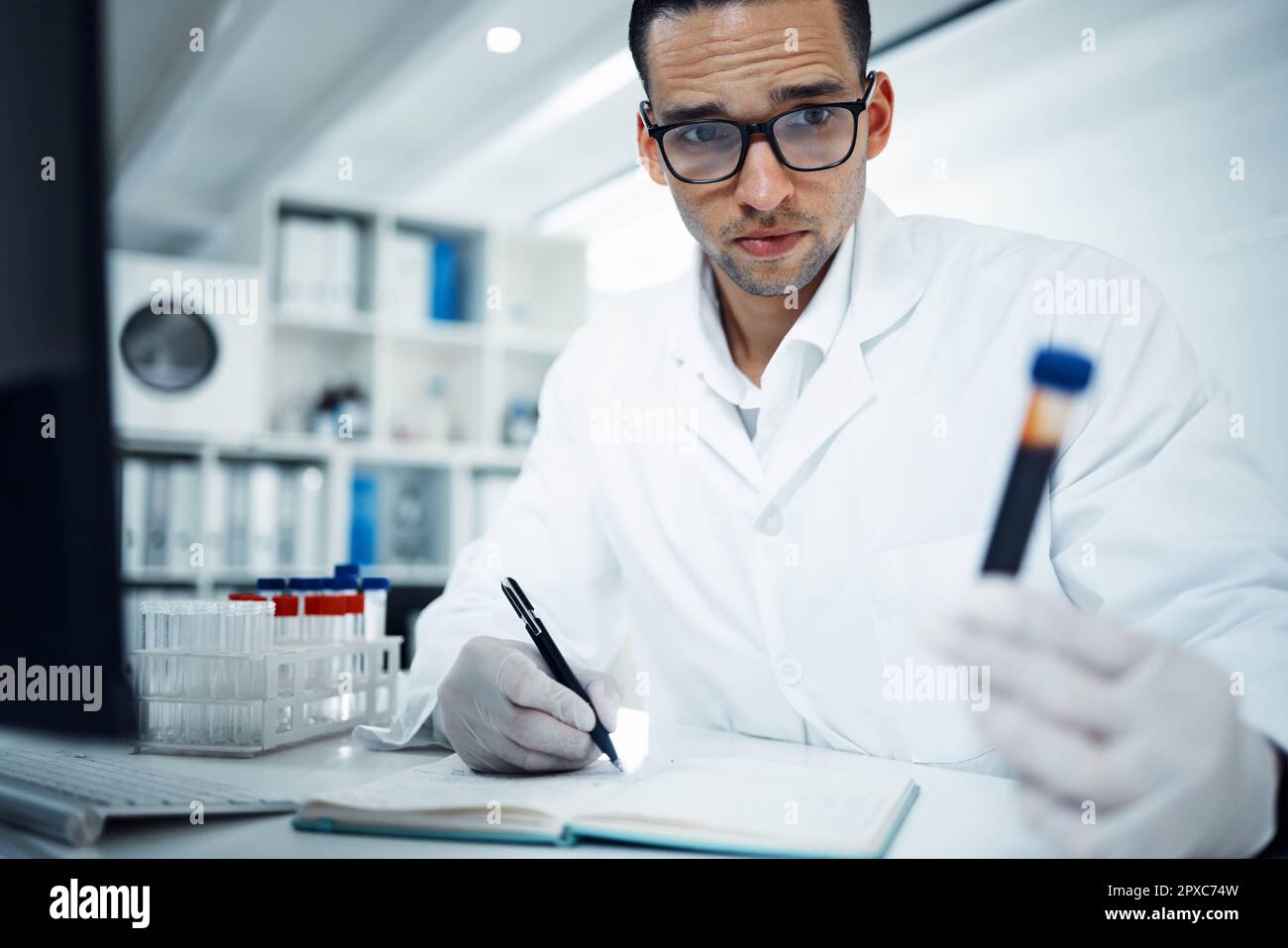 Doctor doesnt know what to do hi-res stock photography and images - Alamy