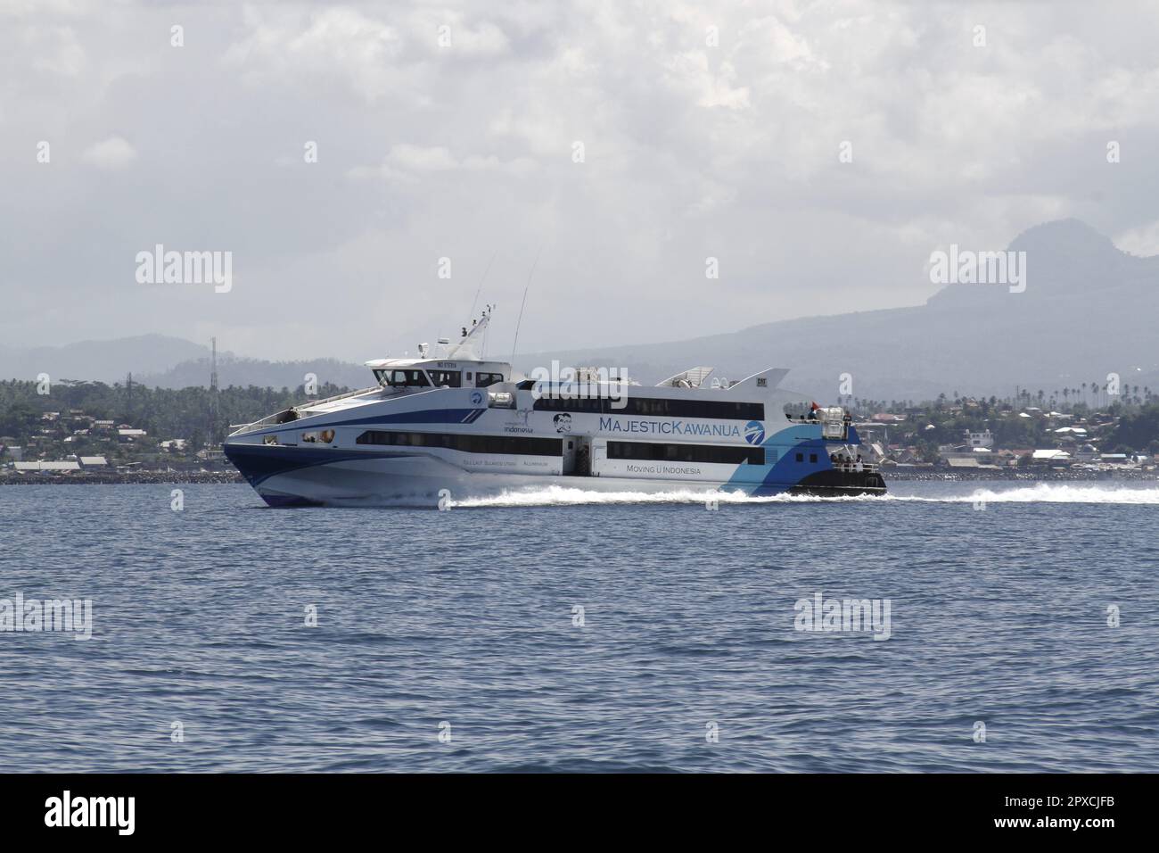 Fast sailing hi-res stock photography and images - Alamy