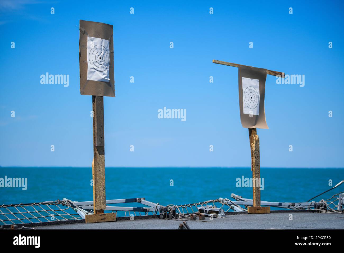 Cardboard targets hi-res stock photography and images - Alamy