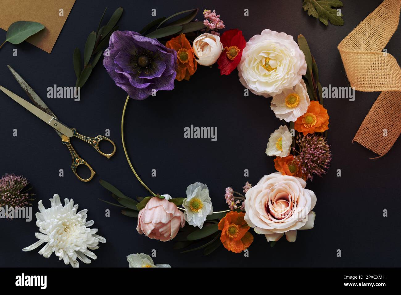 Botanical round frame on blue background Stock Photo - Alamy