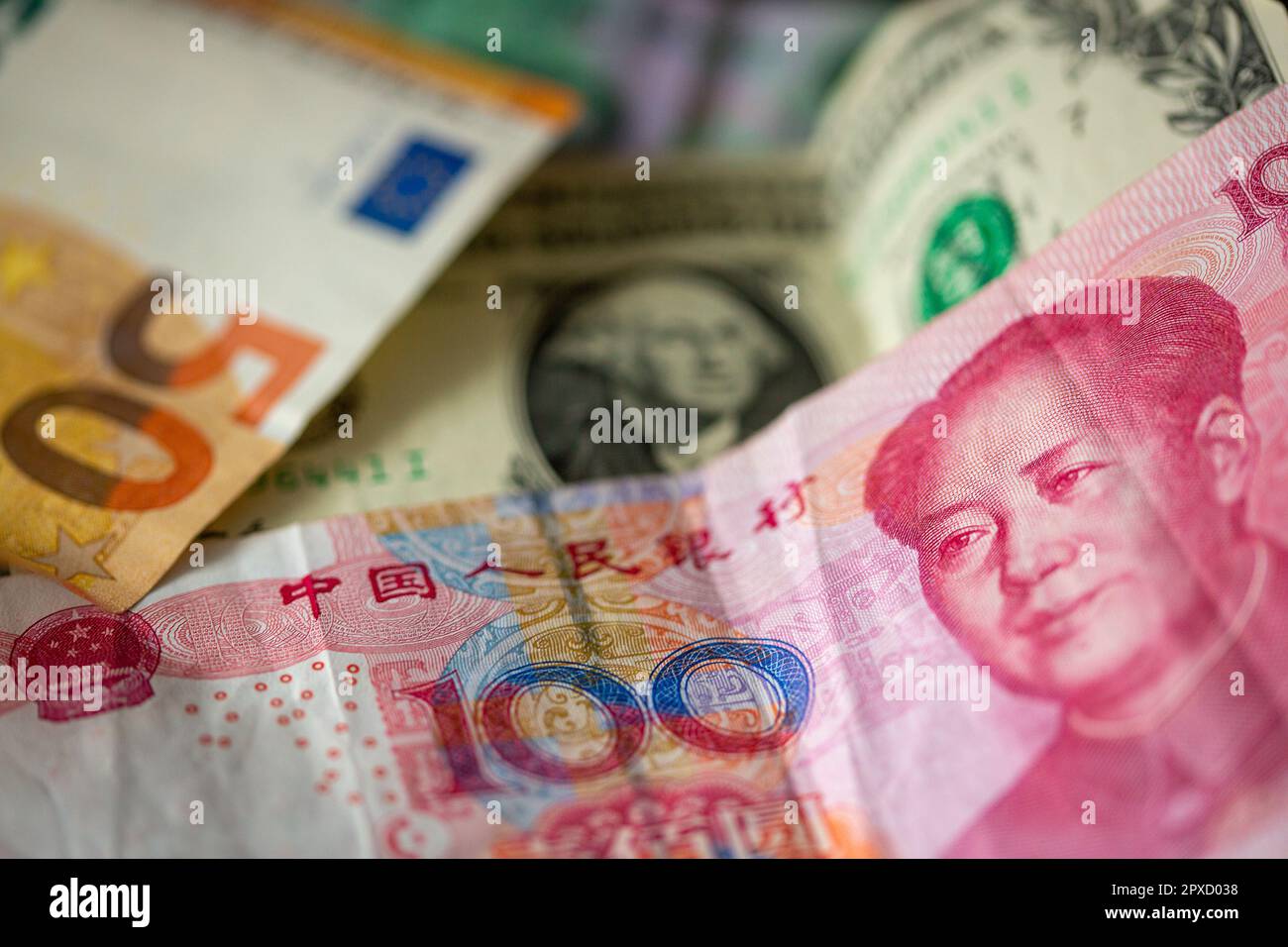 Berlin, Germany. 27th Apr, 2023. A Chinese 100 yuan banknote (front), a ...