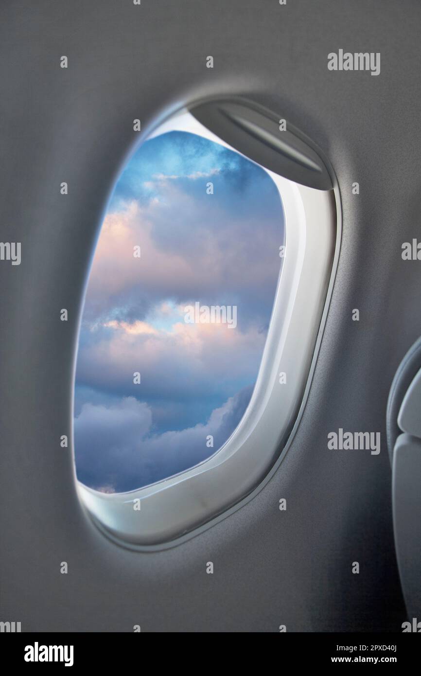 Hushed moment hi-res stock photography and images - Alamy