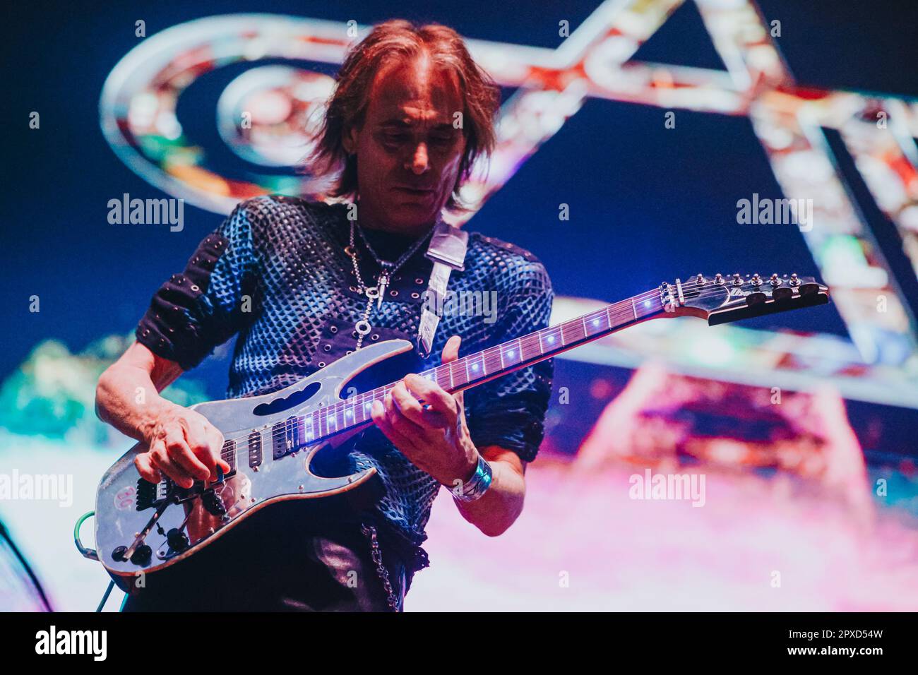 Steve vai guitars hi-res stock photography and images - Alamy