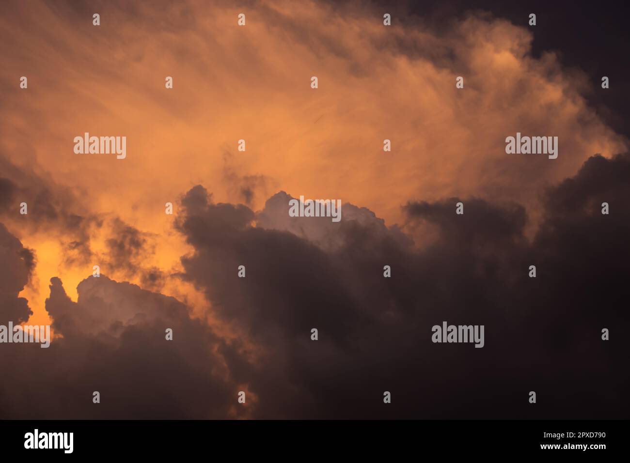 Dramatic sky wallpaper hi-res stock photography and images - Alamy
