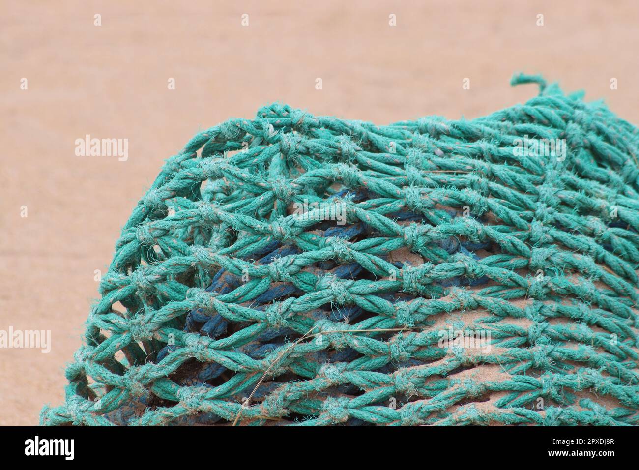 Fishing net washed up on beach Stock Photo - Alamy