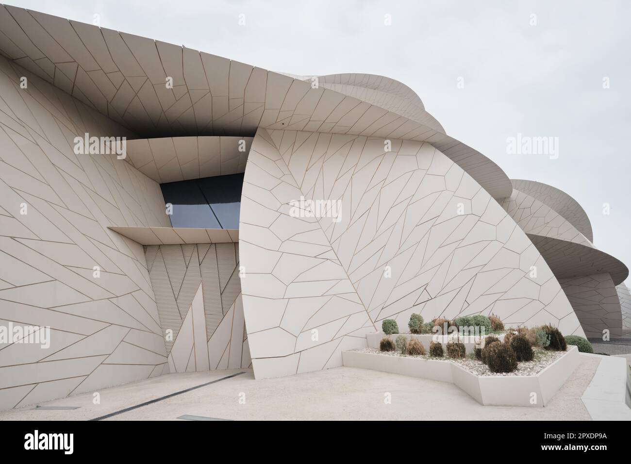 Disc shaped building hi-res stock photography and images - Alamy