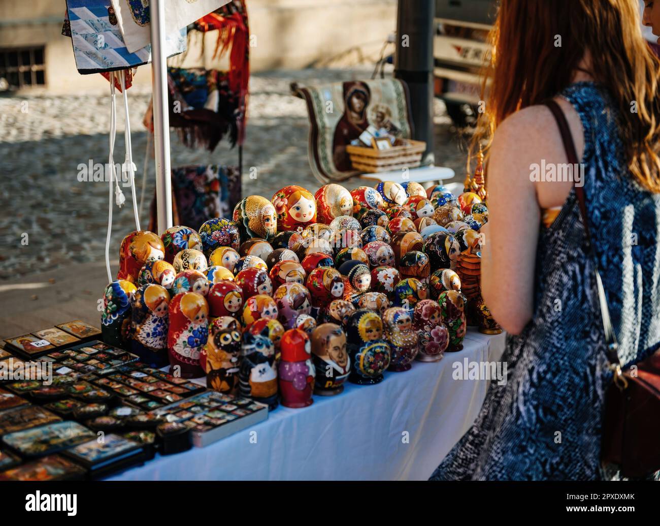 Russian nesting dolls market stall hi-res stock photography and images ...