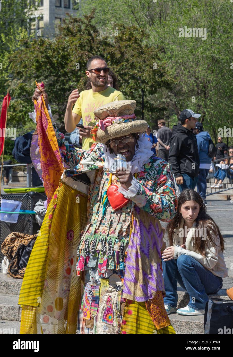 The people celebrating the Earth Day Rave Revolution in Union Square ...