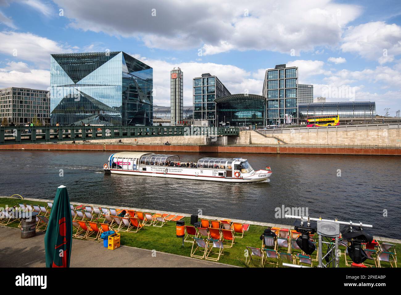 the Cube Berlin, cube-shaped office building on Washington square and ...