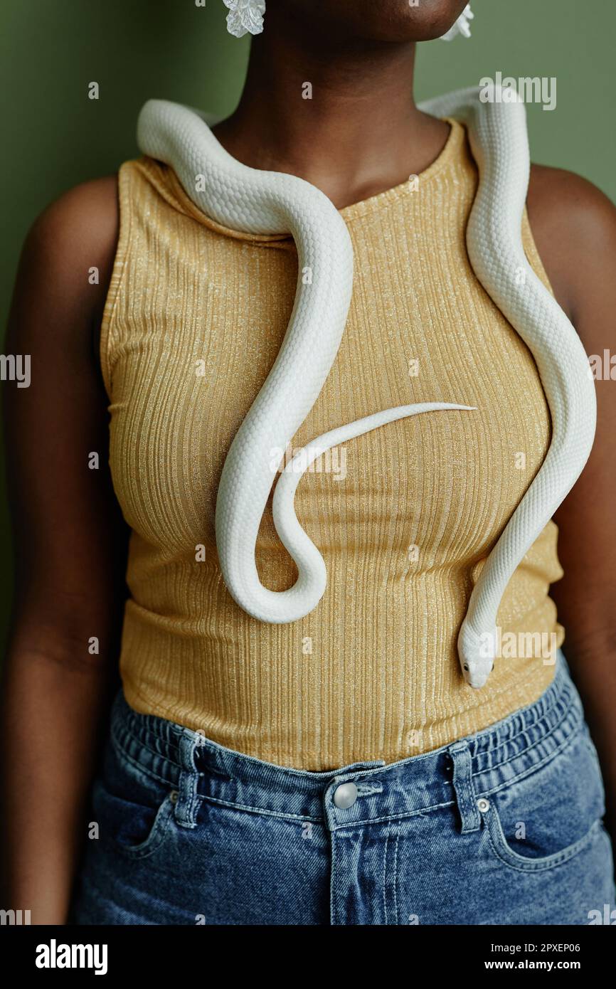 Grovel woman hi-res stock photography and images - Alamy