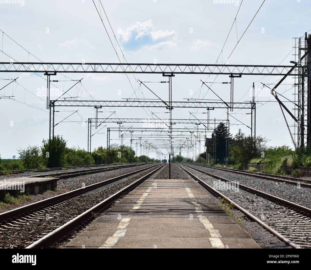 Tracks in the distance hi-res stock photography and images - Alamy