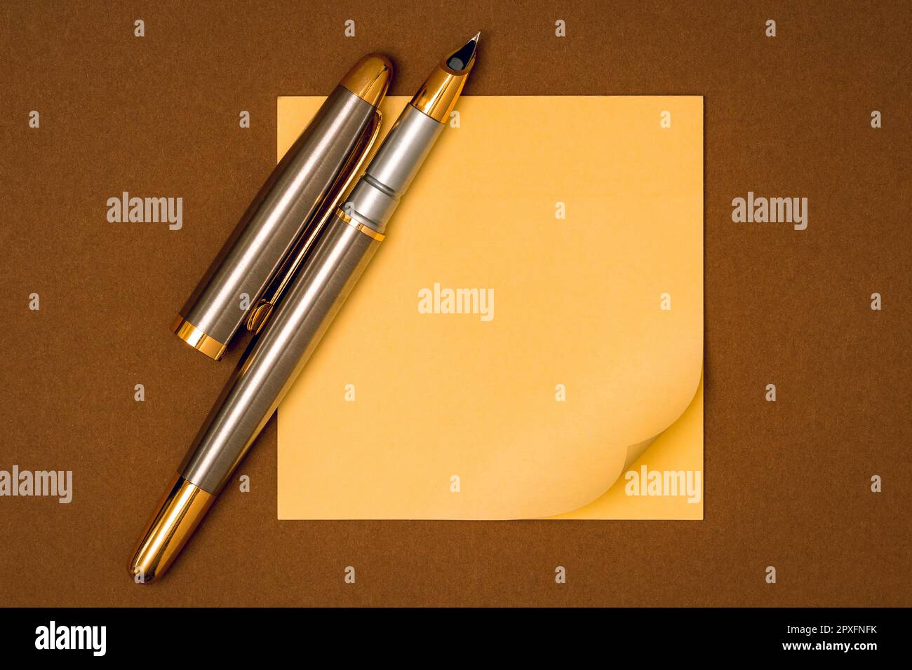 Fountain pen sticker hi-res stock photography and images - Alamy