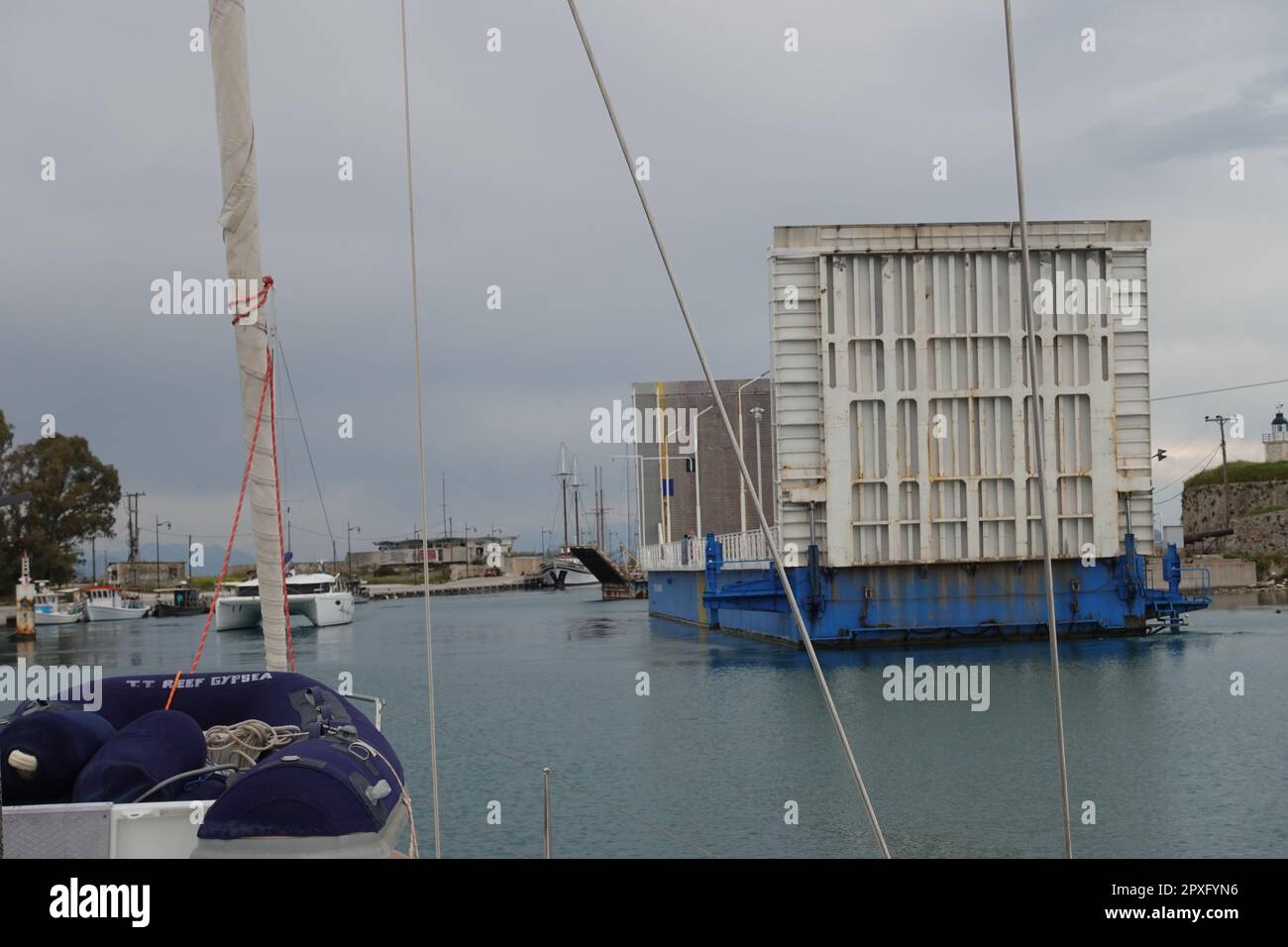 Sailing boat driving through the Agia Mavra pontoon bridge, Lefkada ...