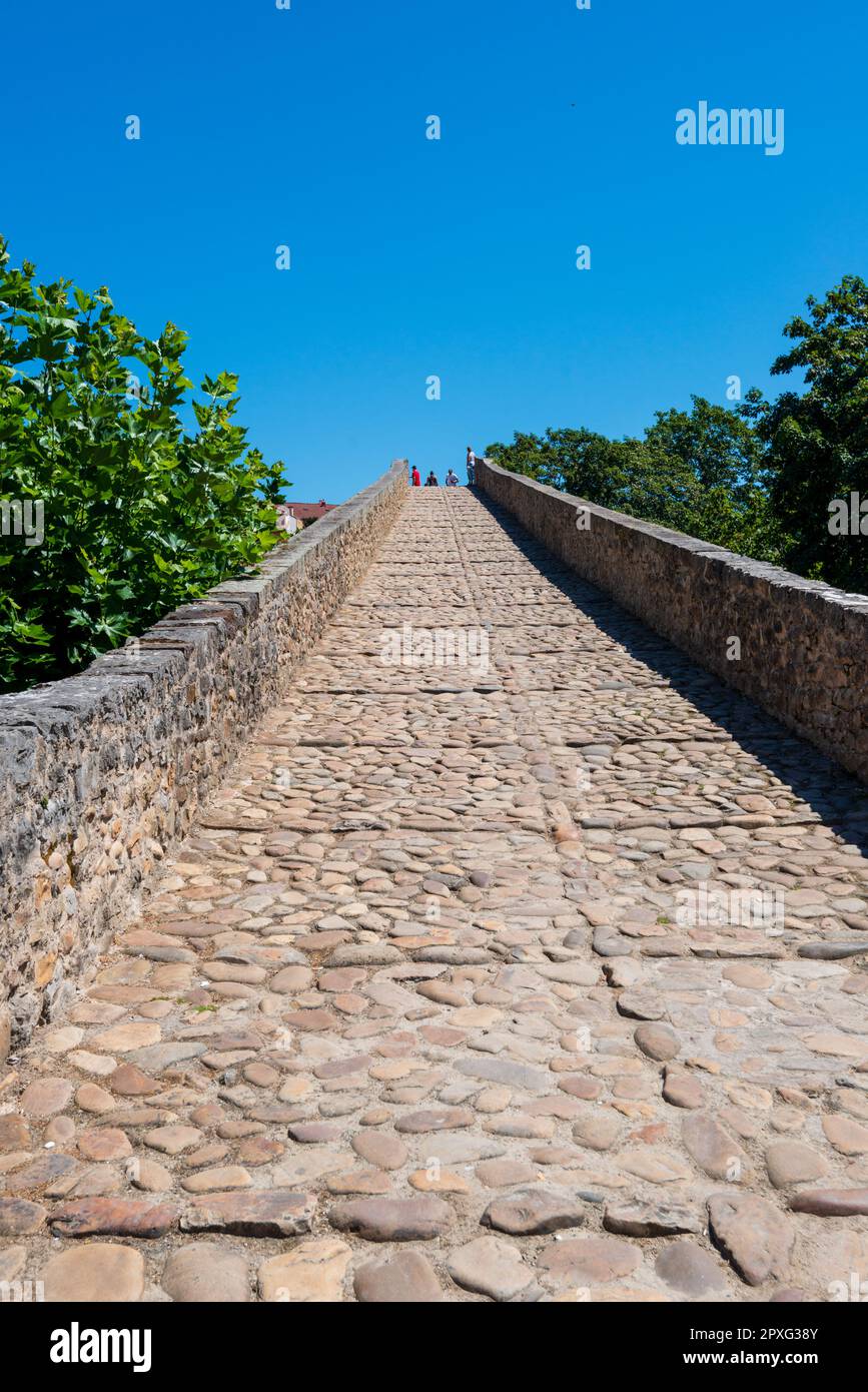 Romain bridge hi-res stock photography and images - Alamy