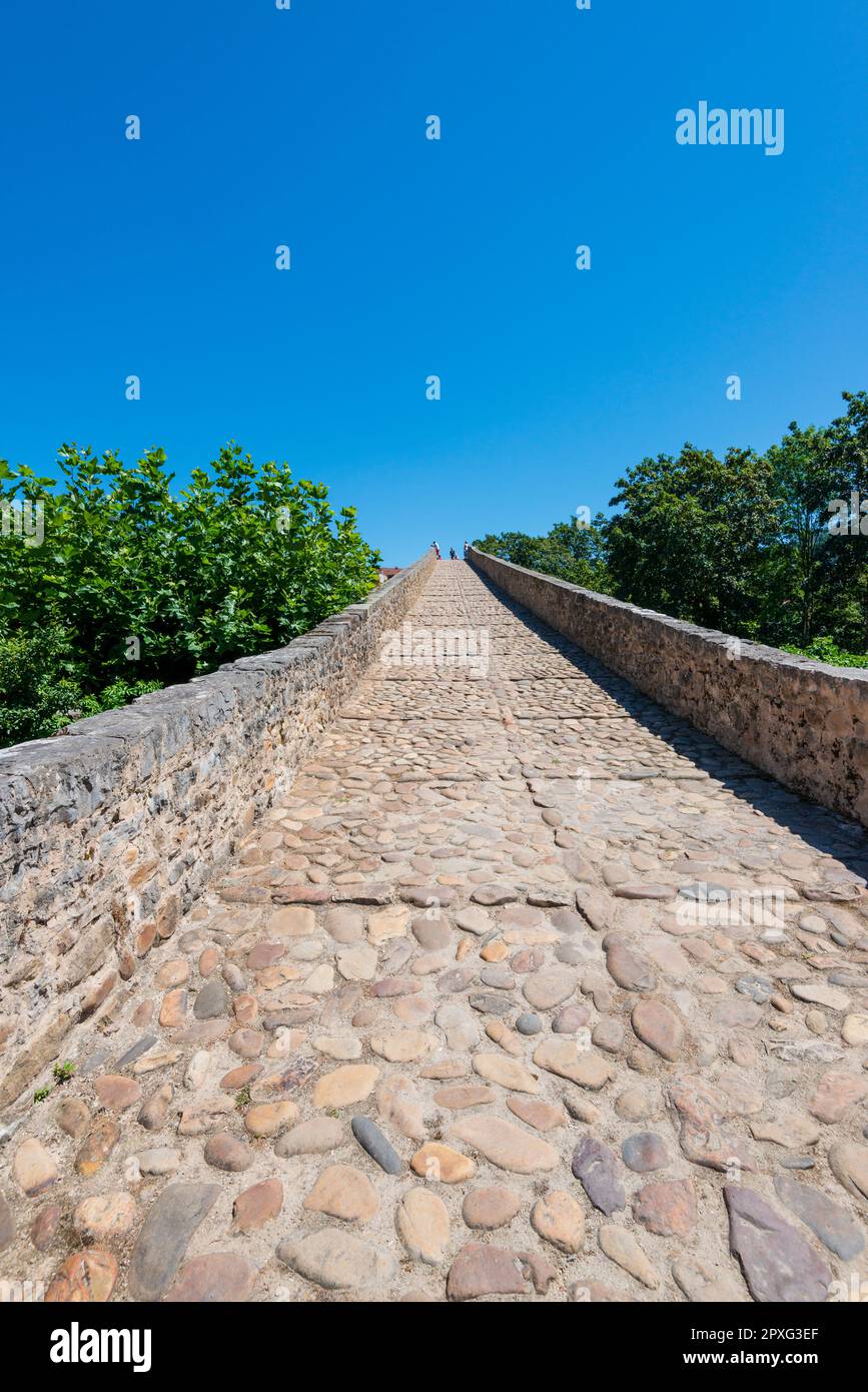 Romain bridge hi-res stock photography and images - Alamy