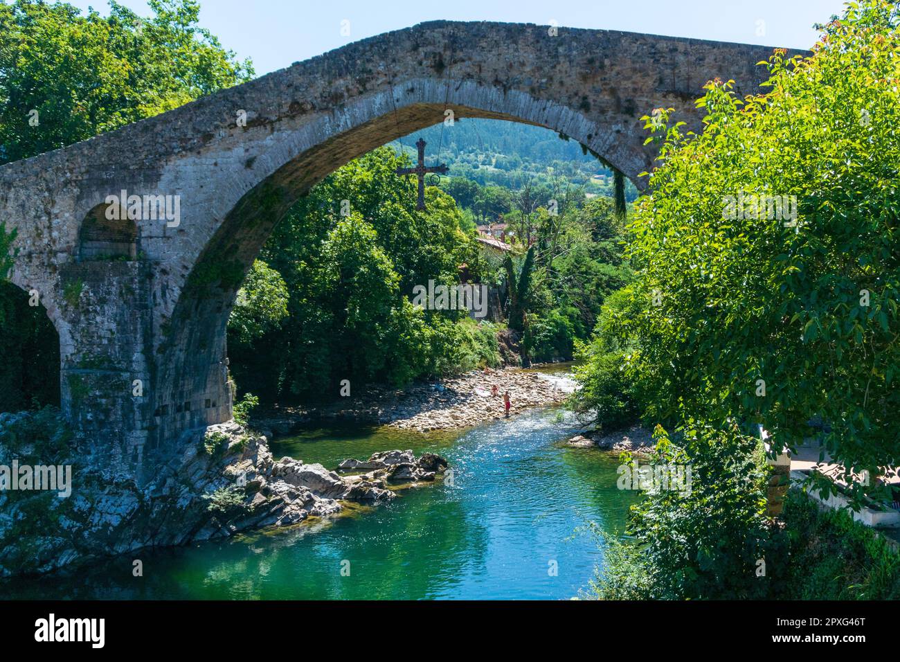 Romain bridge hi-res stock photography and images - Alamy