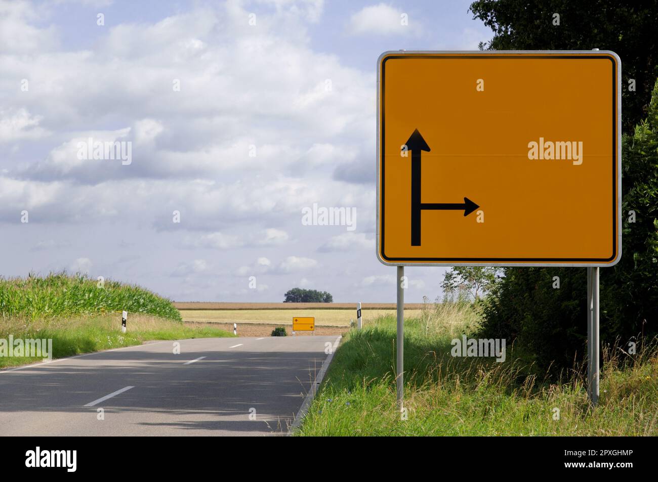 Right winding road sign hi-res stock photography and images - Alamy