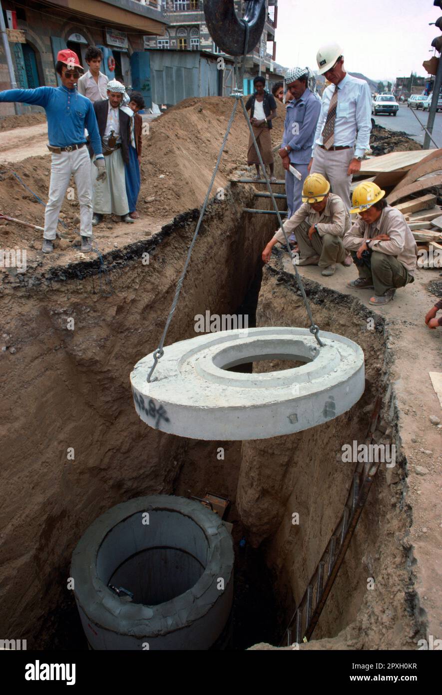 Laying sewers hi-res stock photography and images - Alamy