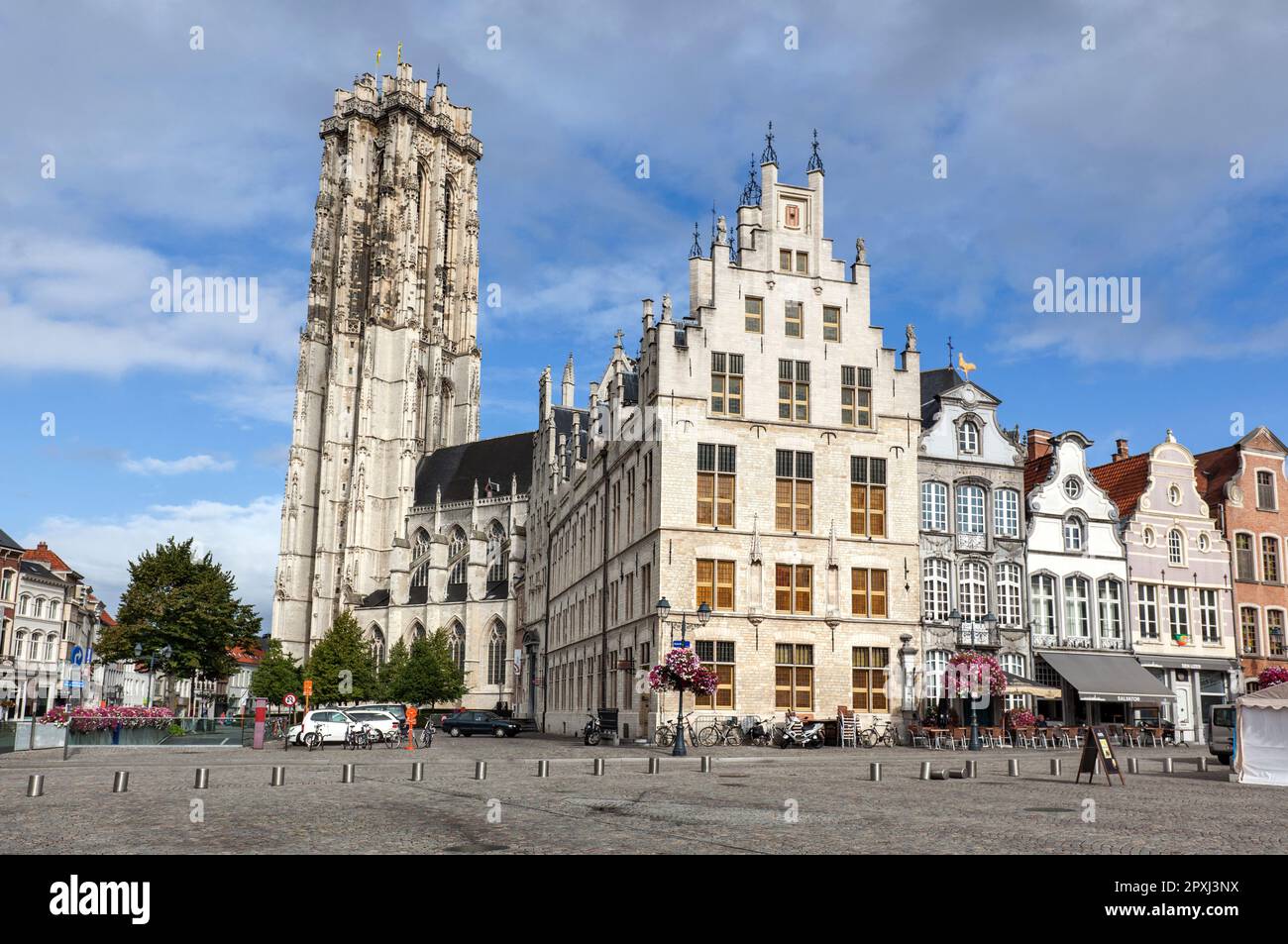 Historic gabled buildings, restaurants, bars, cafes, shops in Grote ...