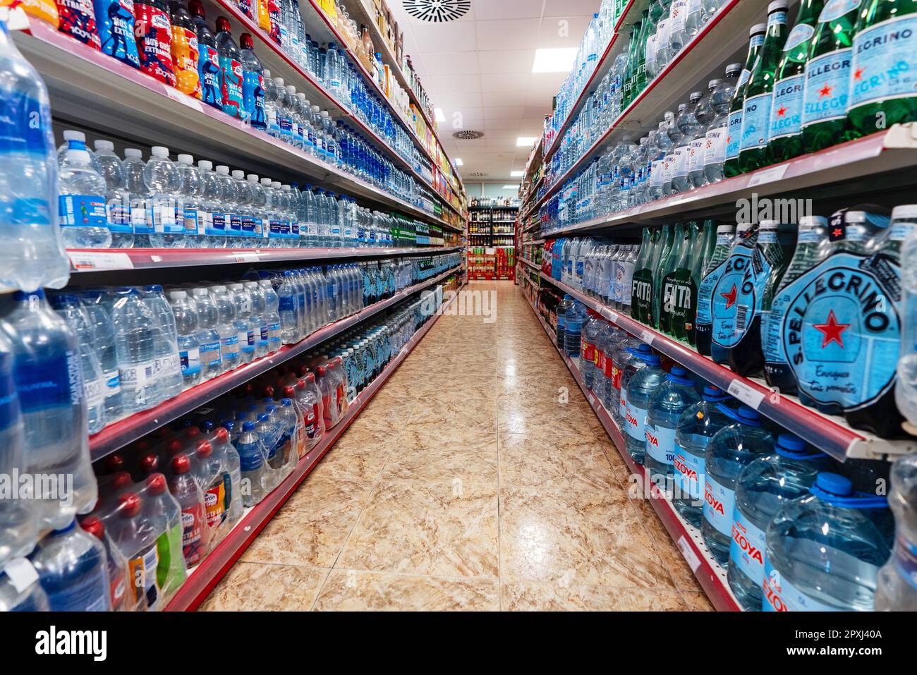 Grocery store soft drinks hi-res stock photography and images - Alamy
