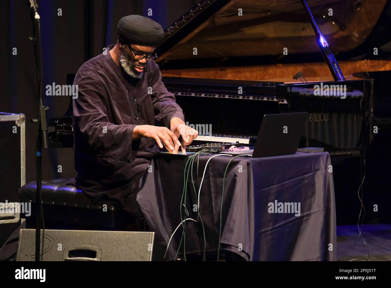 Black top hi-res stock photography and images - Alamy