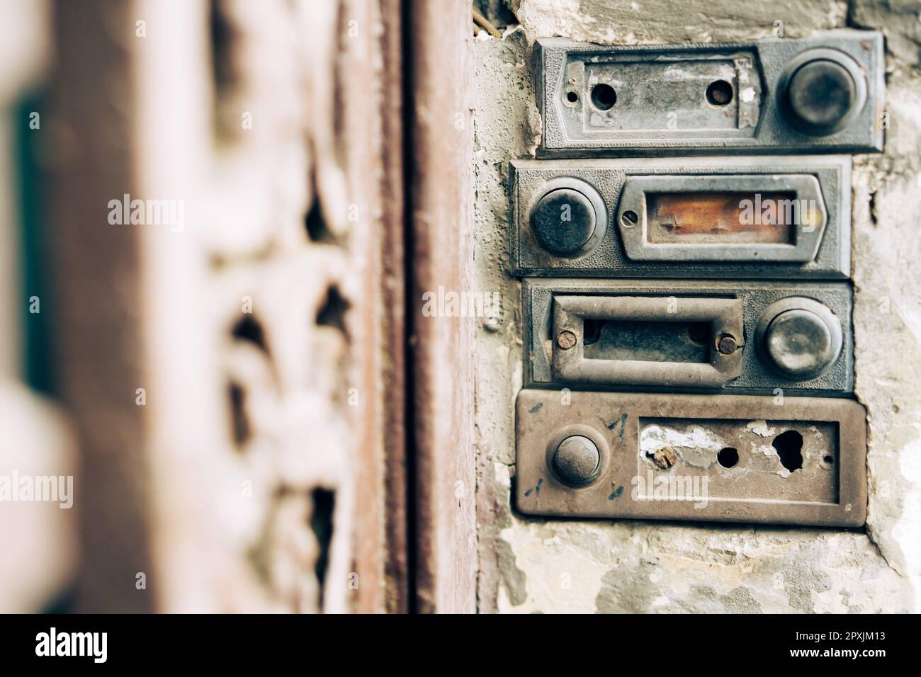 Doorbell buttons hi-res stock photography and images - Alamy