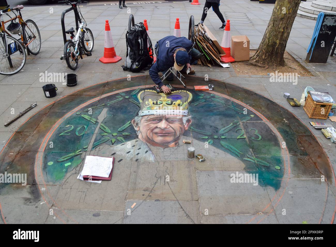 London, UK. 2nd May 2023. Chalk artist Julian Beever draws a picture of ...