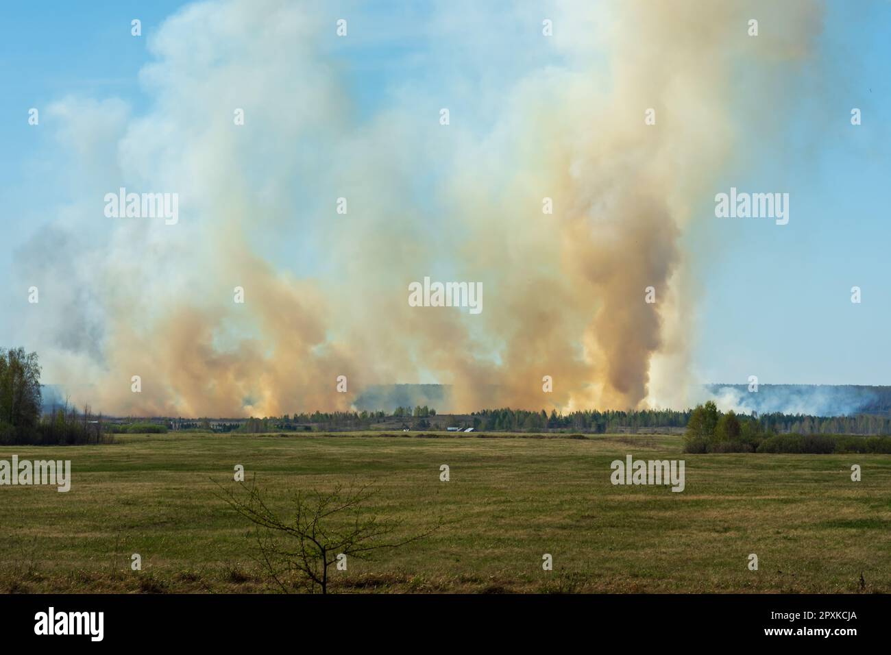 Raging bushfire beyond the horizon, fire threatens homes standing on ...