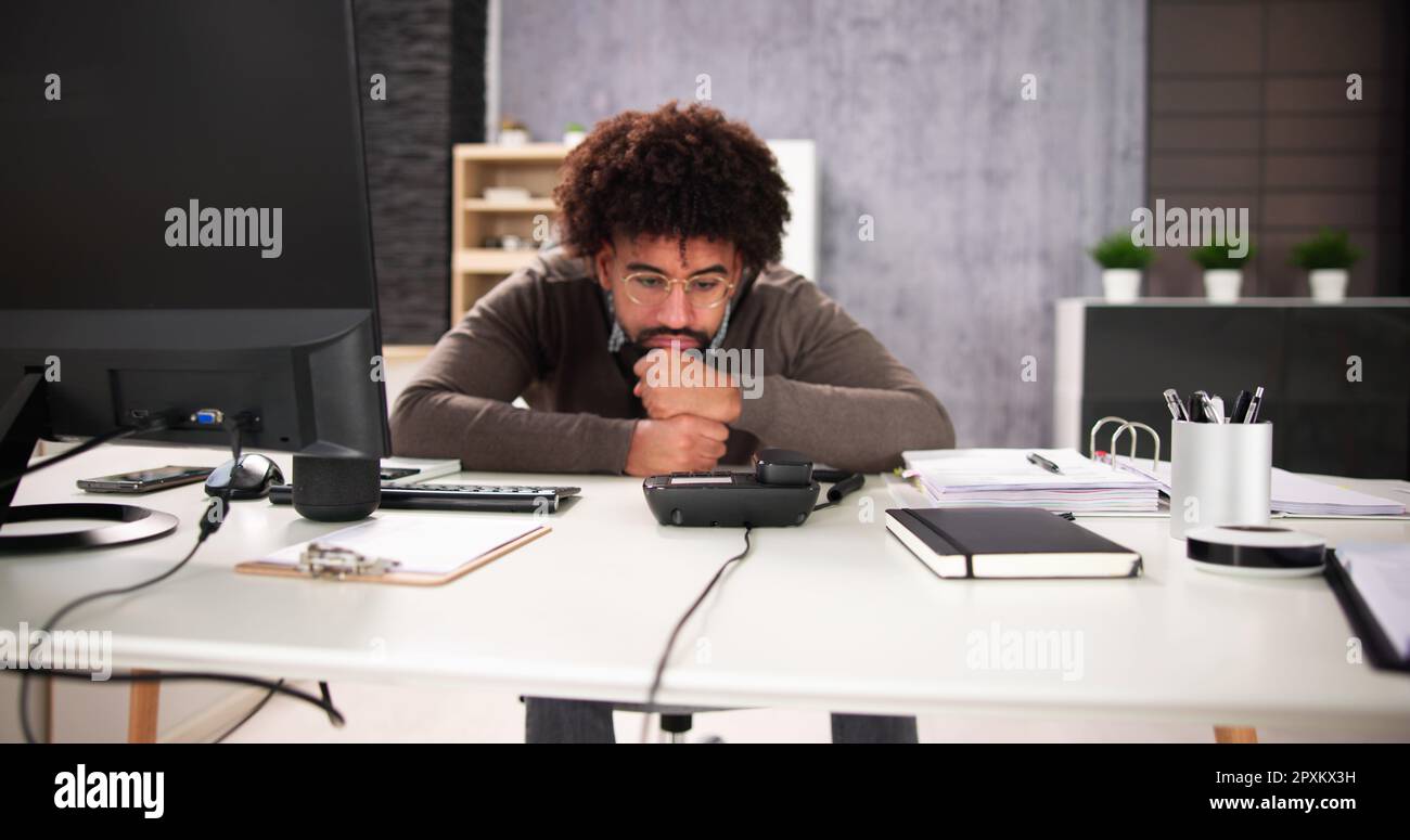 Man on telephone waiting landline hi-res stock photography and images ...