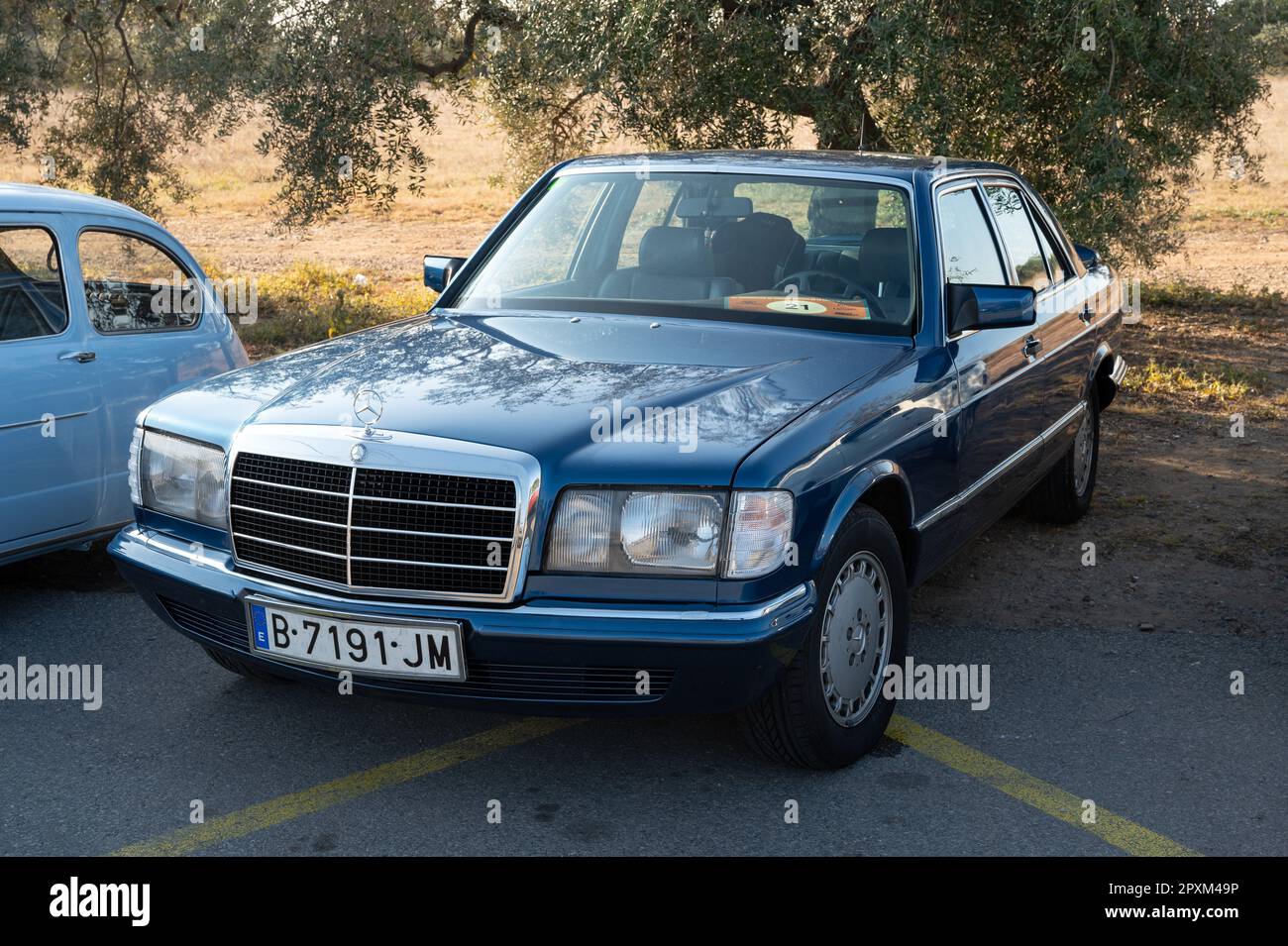 Detail of a beautiful classic Mercedes Benz W126 500 SE S-Class in blue ...