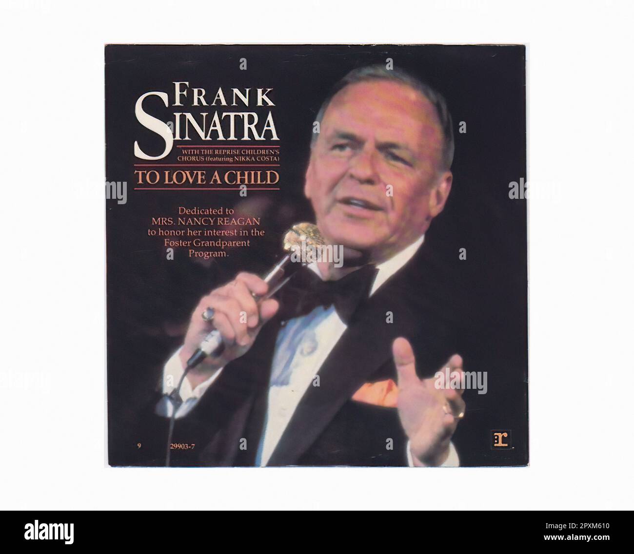 Frank sinatra 1982 hi-res stock photography and images - Alamy