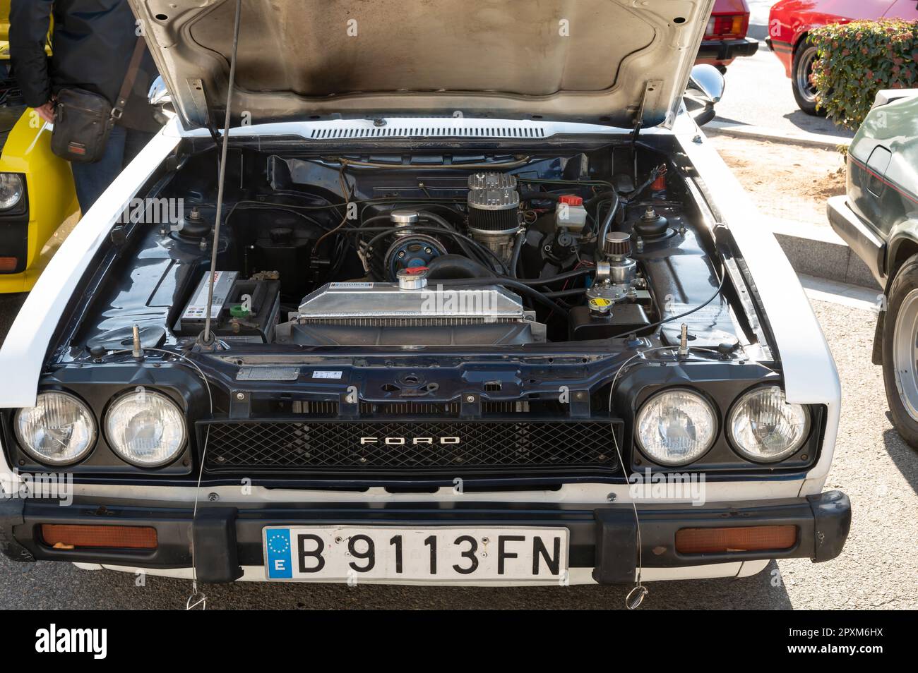 Detail of the engine of a Ford Capri Stock Photo - Alamy