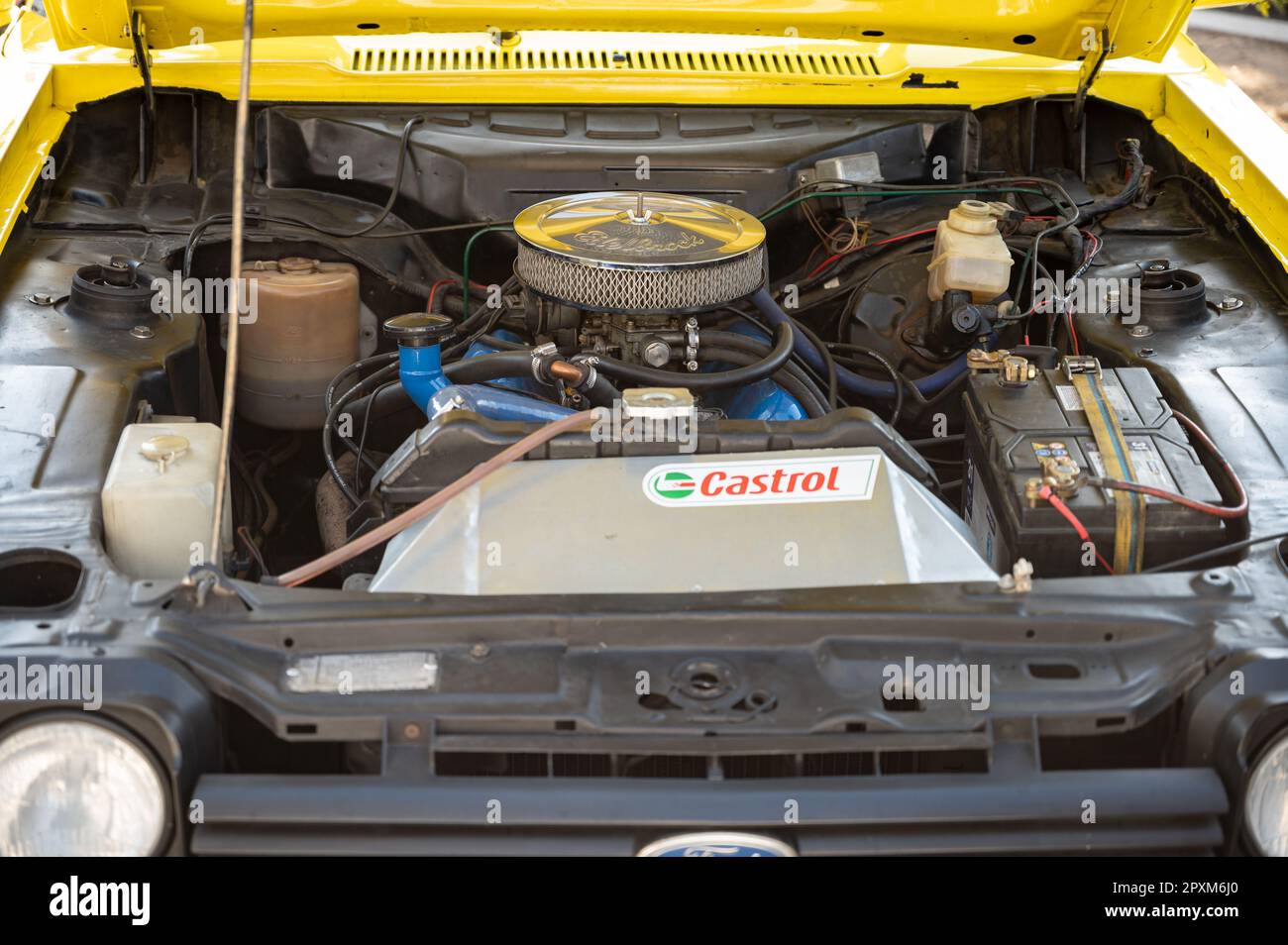 Detail of the engine of a Ford Capri Stock Photo - Alamy