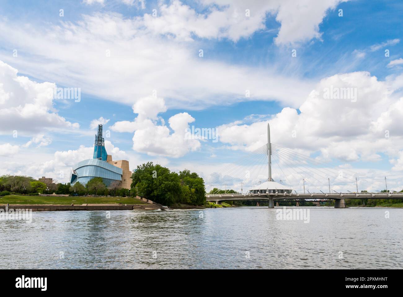 The Esplanade Riel pedestrian footbridge crosses the Red River in ...