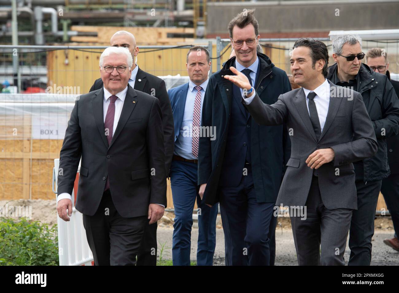 left to right Federal President Frank-Walter STEINMEIER, Hendrik WUEST ...