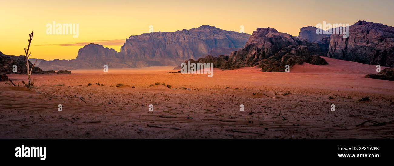 Night falls over Wadi Rum desert in Jordan. Panorama sunset shot Stock ...