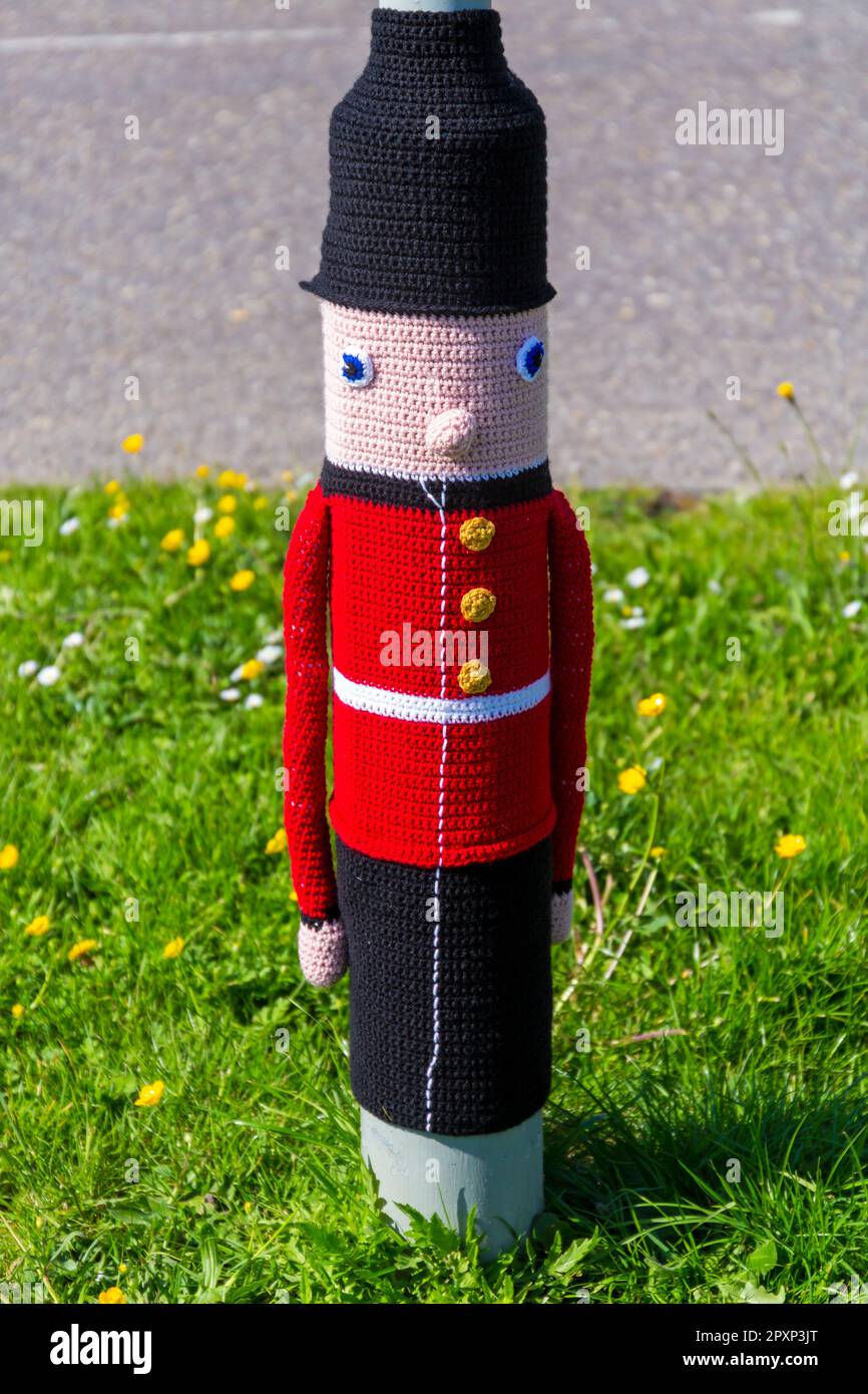 Coronation post box topper hi-res stock photography and images - Alamy