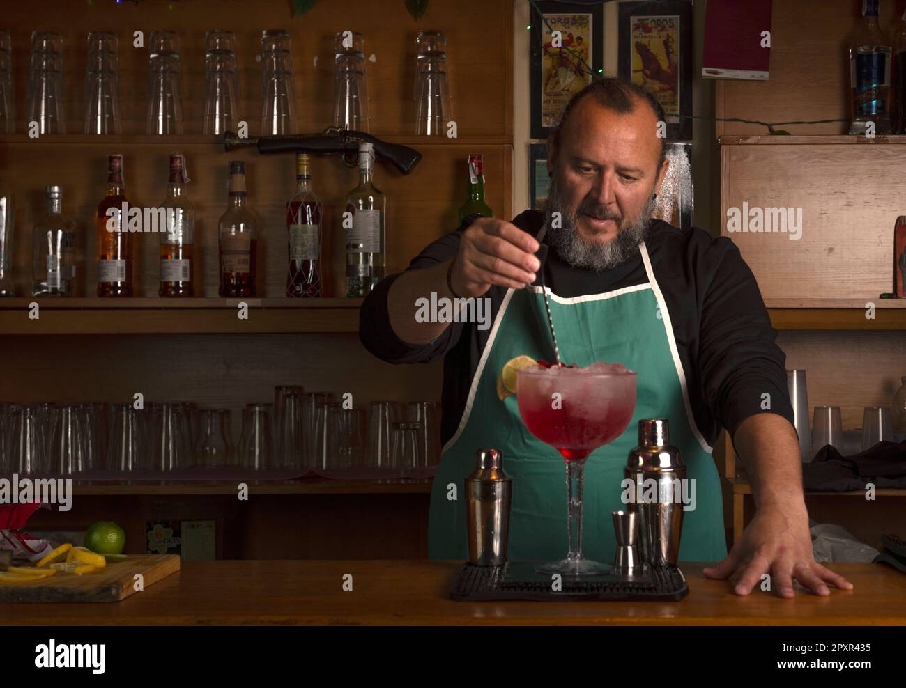 Barman making alcohol cocktail close hi-res stock photography and ...