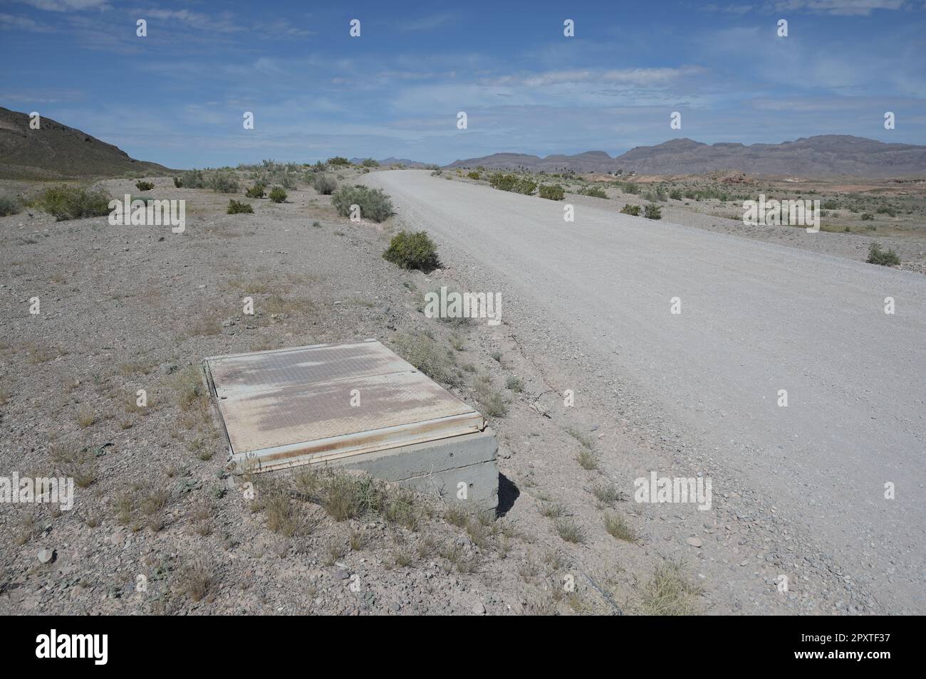 Desert track at the side of Echo Bay at Lake Mead in Nevada Stock Photo ...