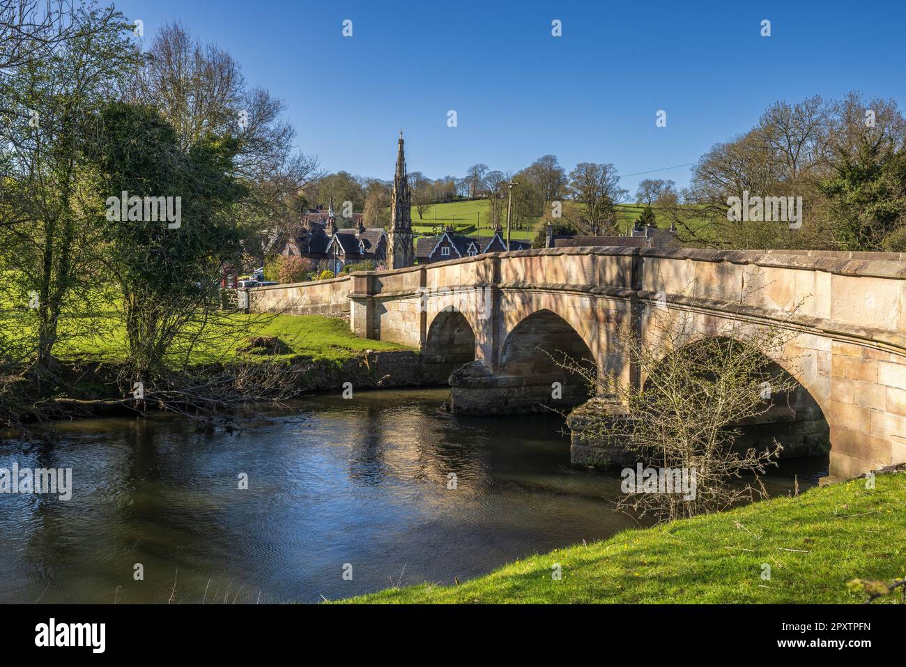 The bridge over the Manifold River and Cross Monument at Ilam, Peak ...